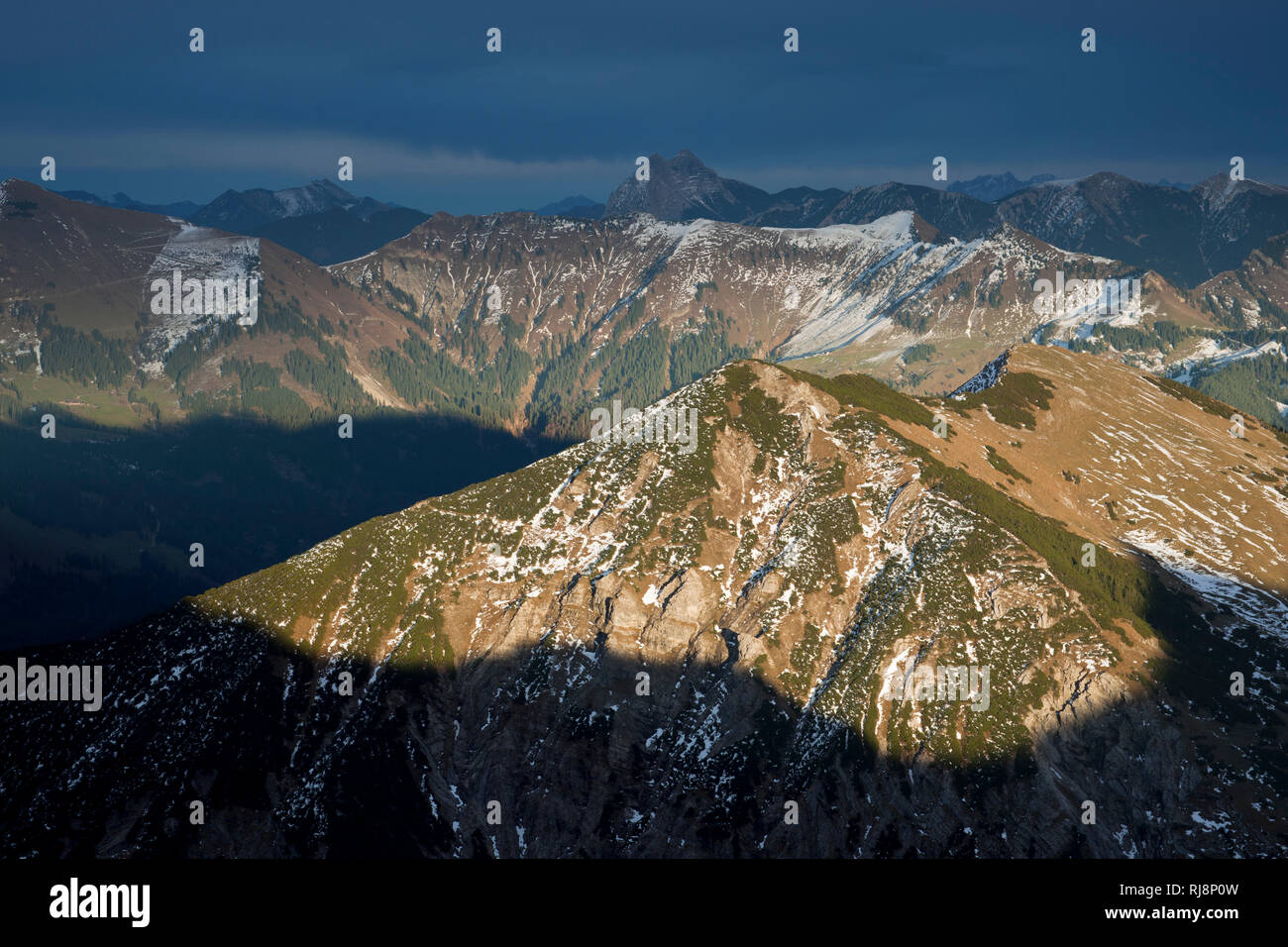 Blick auf Karwendelgebirge mit Guffert im HIntergrund bei ...