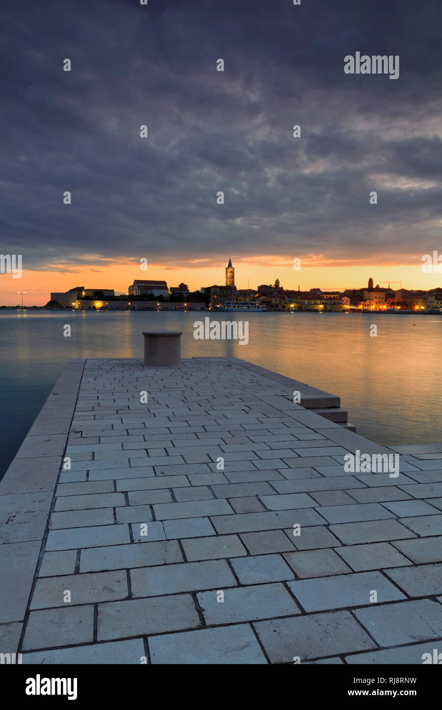 Blick zur Altstadt von Rab Stadt, Insel Rab, Kvarner Bucht, Kroatien ...