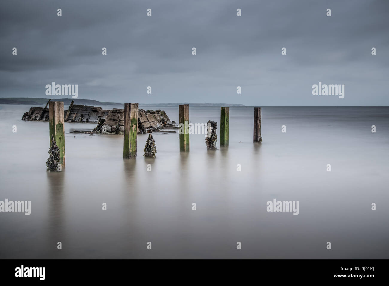 Groynes beach ireland hi-res stock photography and images - Alamy