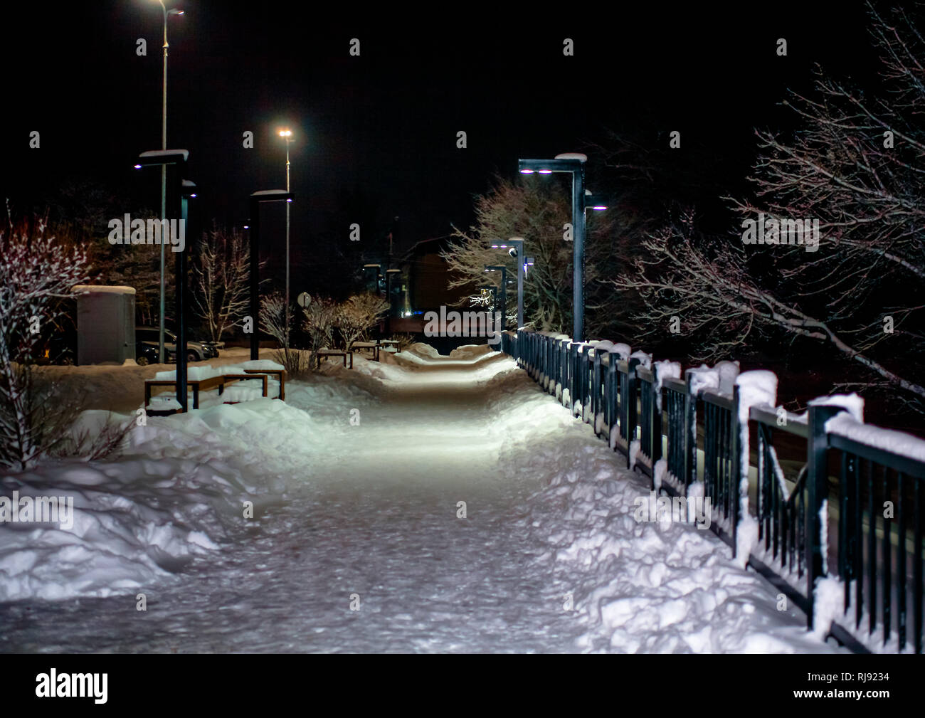 Embankment benches hi-res stock photography and images - Alamy