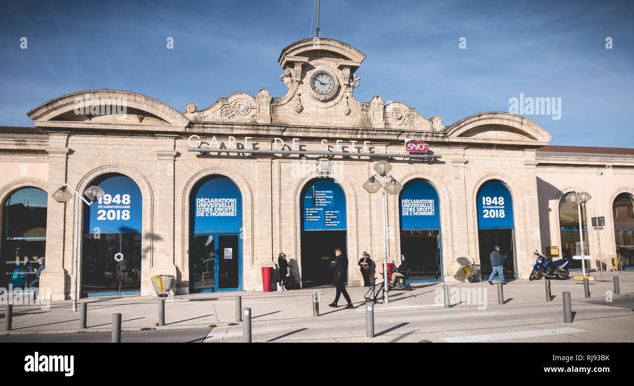 Sncf train station front building france hi-res stock photography and ...