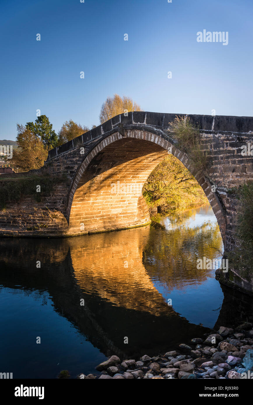 Yujin Bridge, Ancient arch bridge, Shaxi historic market town, Yunnan ...