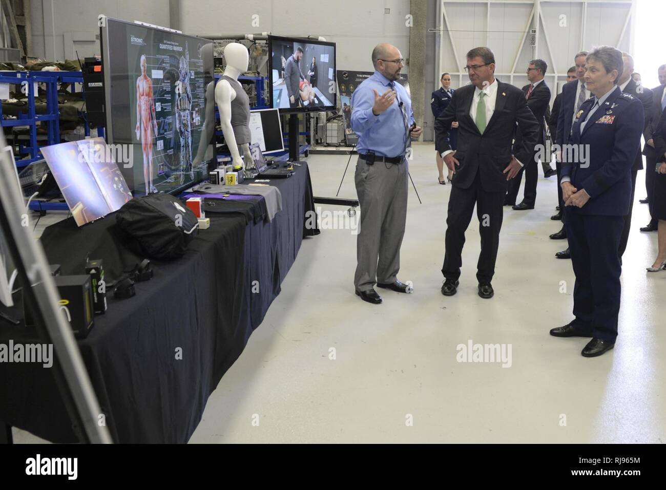 711 human performance wing hi-res stock photography and images - Alamy