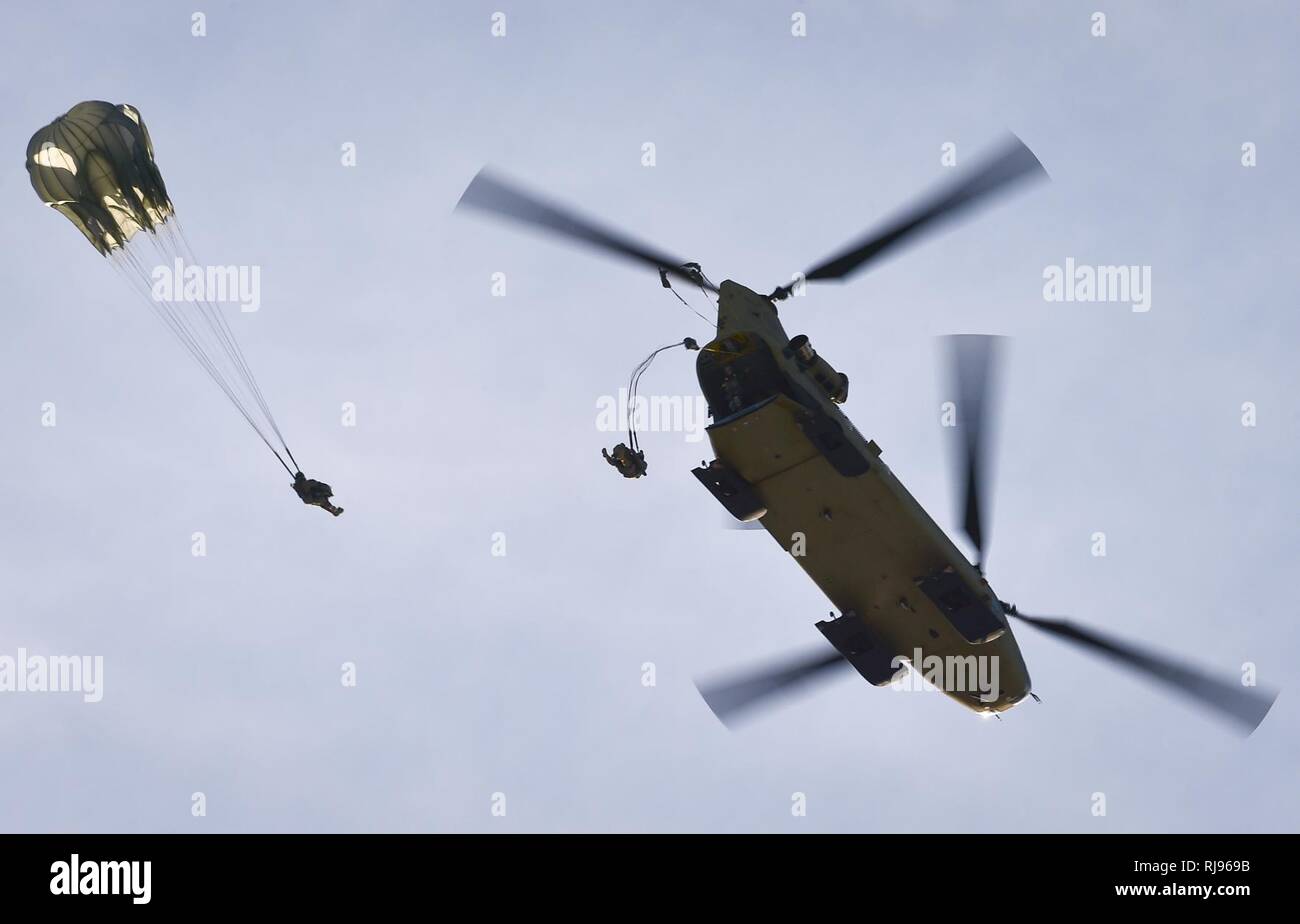 U.S. Army paratroopers assigned to the 4th Infantry Brigade Combat Team ...