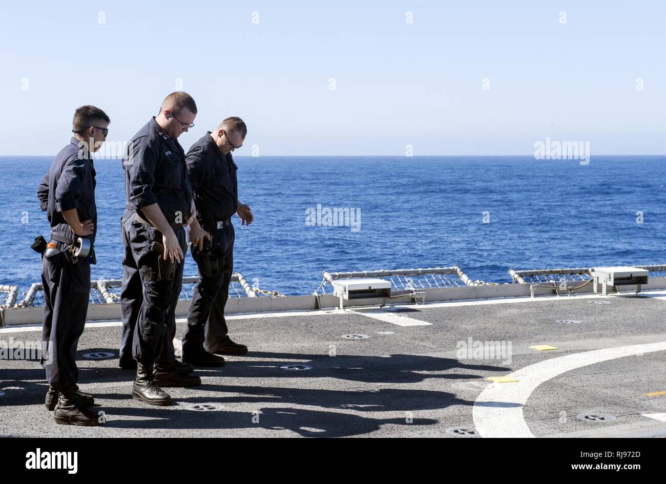 PACIFIC OCEAN (Nov. 3, 2016) Petty Officer 3rd Class Matthew Boomer ...