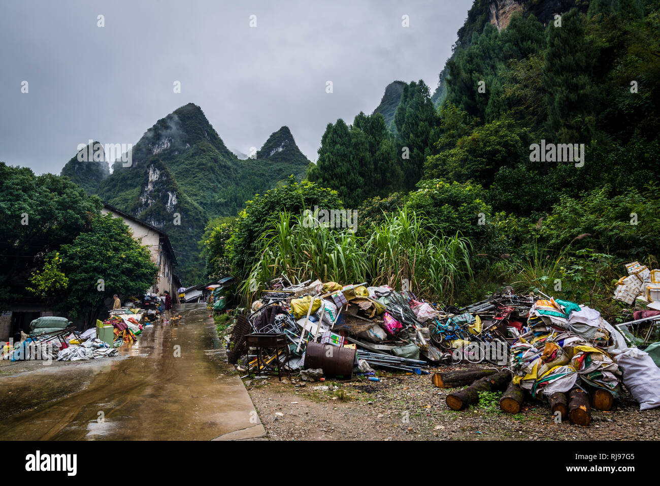 Piles of rubbish hi-res stock photography and images - Alamy