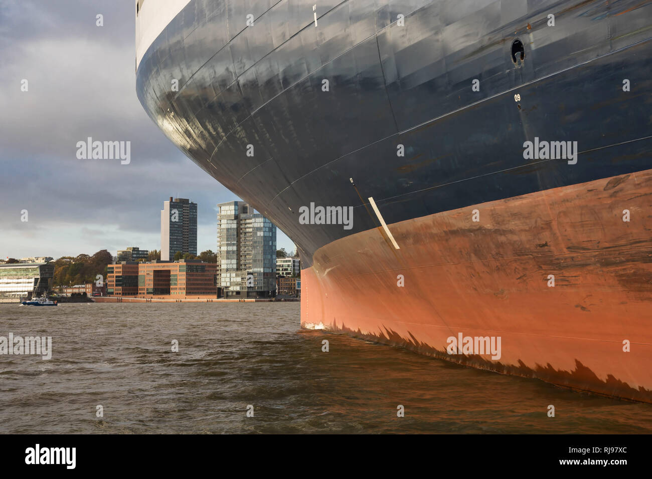 Container ship side view hi-res stock photography and images - Alamy