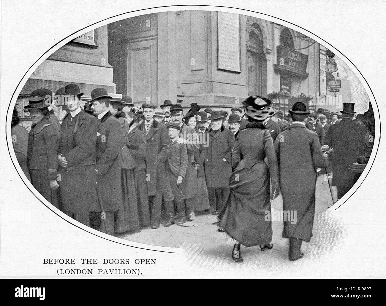 QUEUE AT LONDON PAVILION Stock Photo - Alamy
