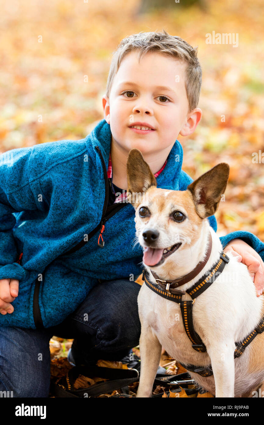 Kinder spielen natur hi-res stock photography and images - Alamy