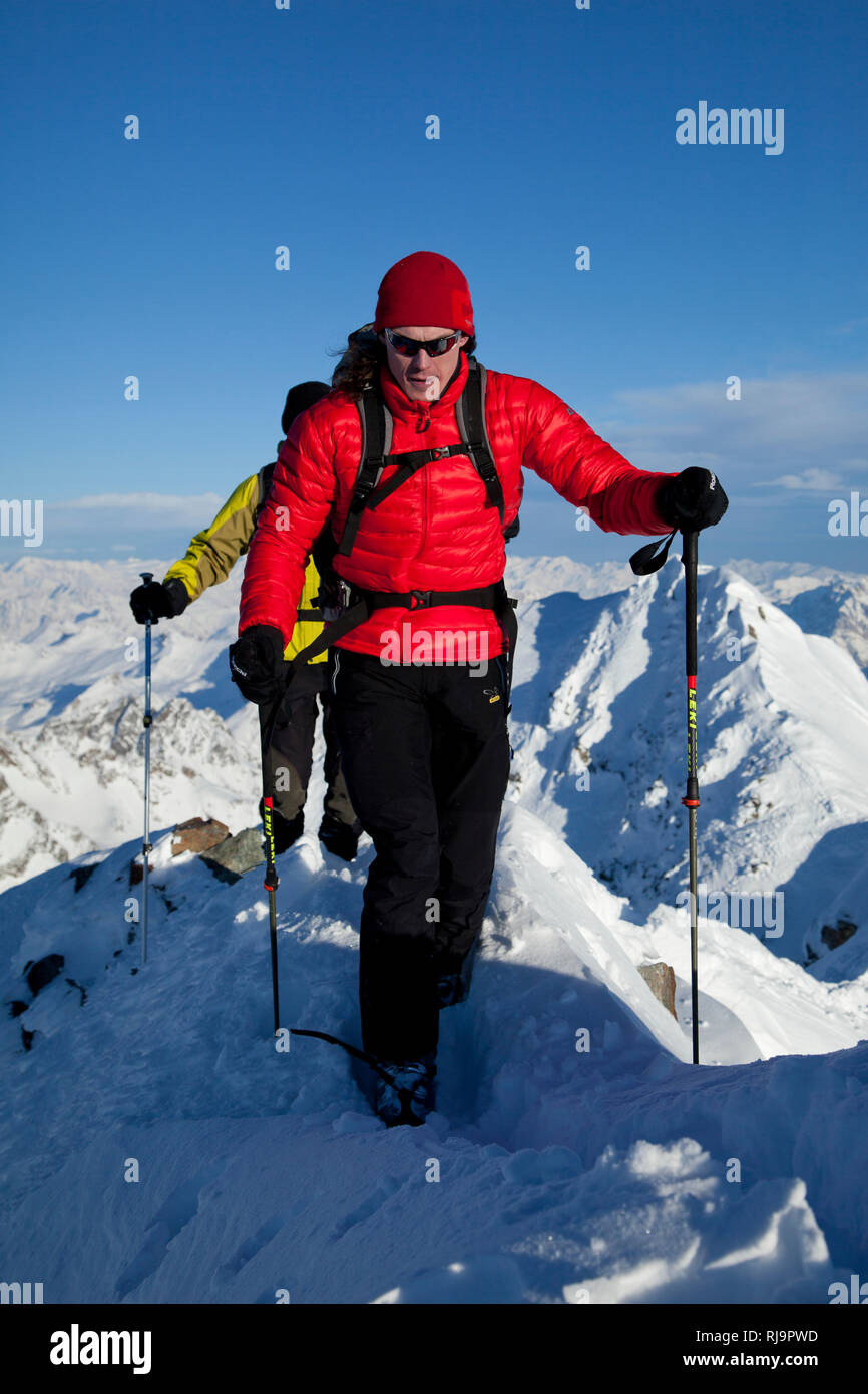 Bergsteiger bei Berghochtour am Piz Buin, Silvretta, Vorarlberg ...