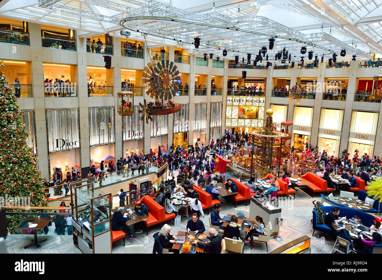HONG KONG - DECEMBER 25, 2015: interior of the Landmark shopping mall ...