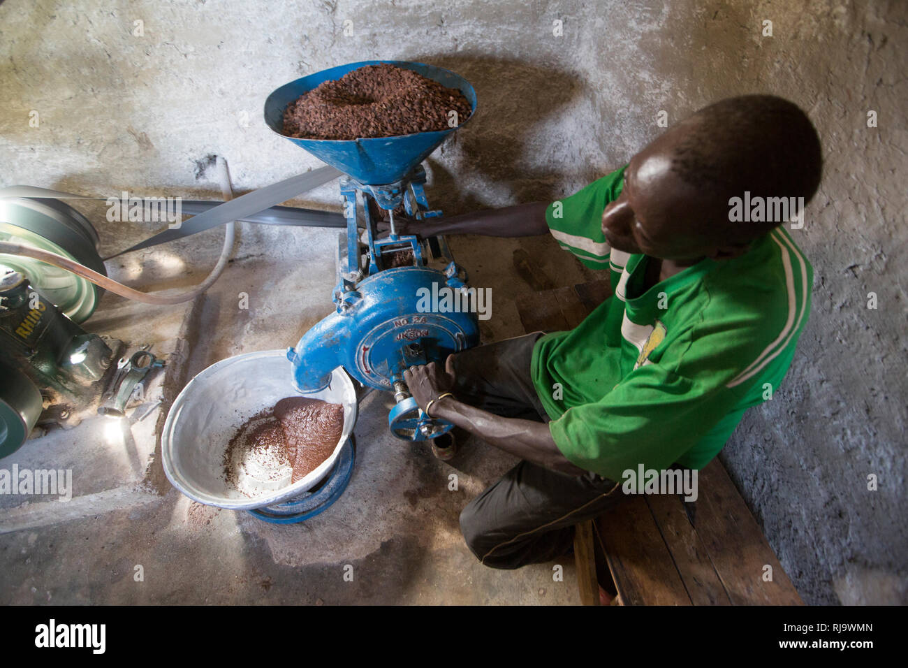 Grind nuts hi-res stock photography and images - Alamy