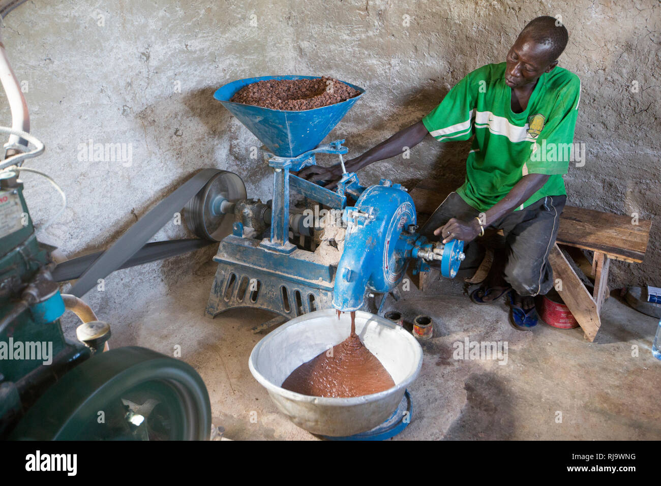 Grind nuts hi-res stock photography and images - Alamy