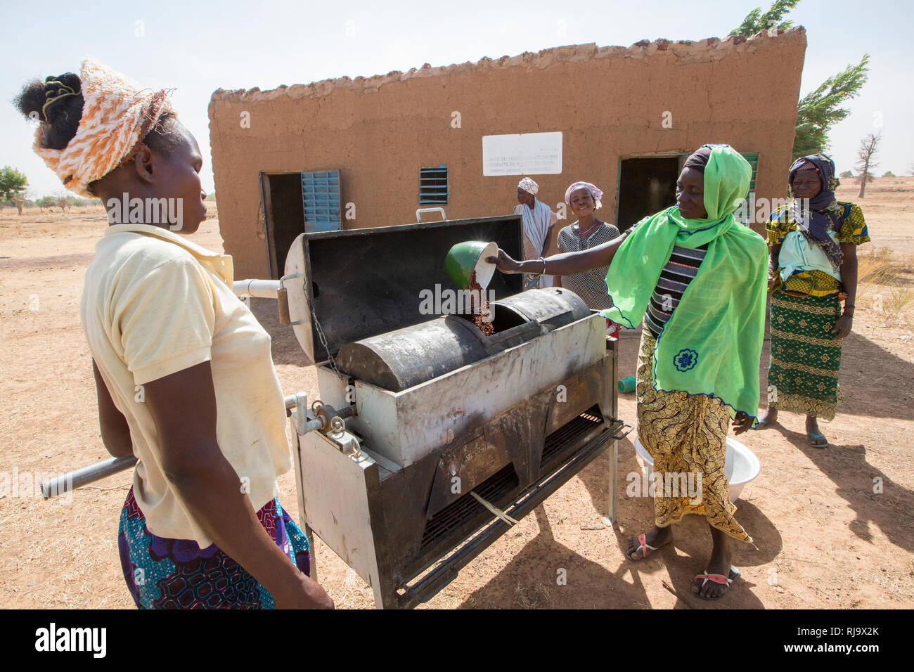 Shea butter production hi-res stock photography and images - Alamy