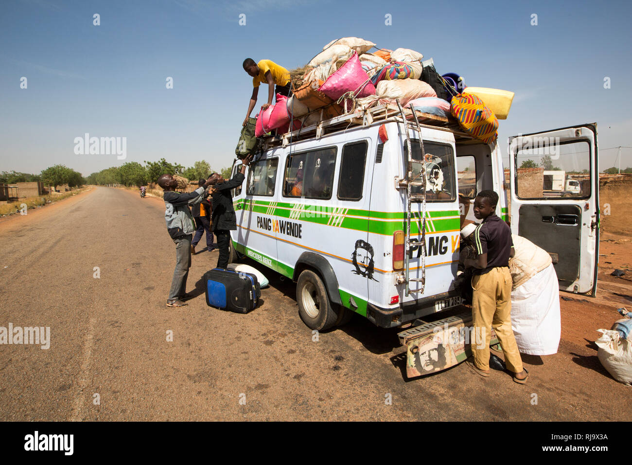 Overloaded bus hi-res stock photography and images - Alamy