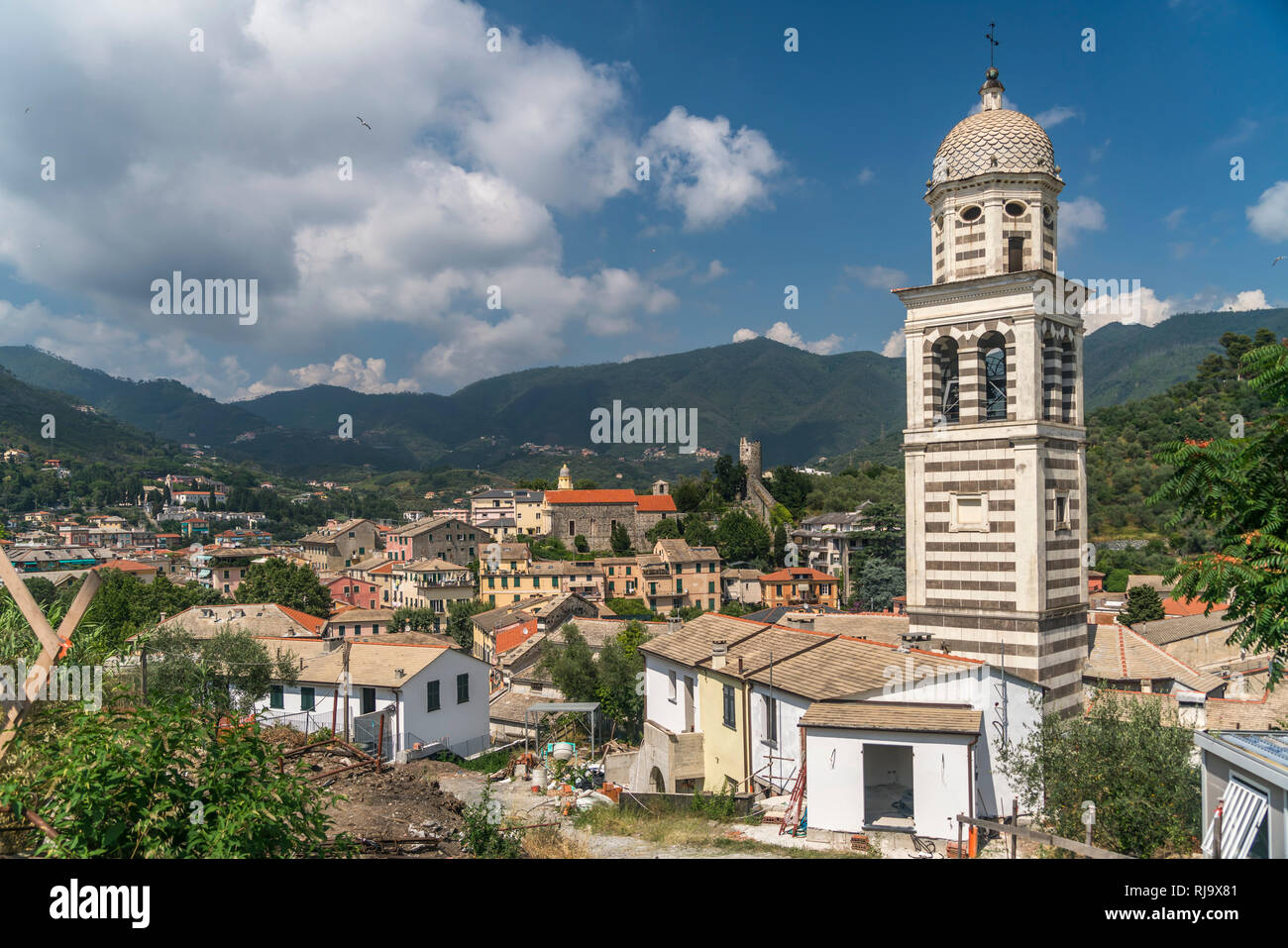 Die gotische Kirche Sant' Andrea in Levanto, Riviera di Levante ...