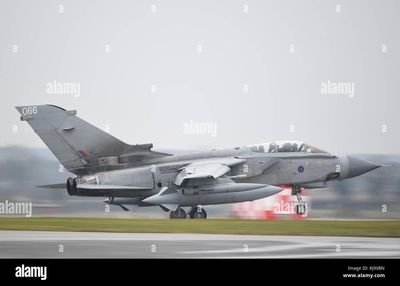 The last of three RAF Tornado GR4's, piloted by Officer Commanding IX ...