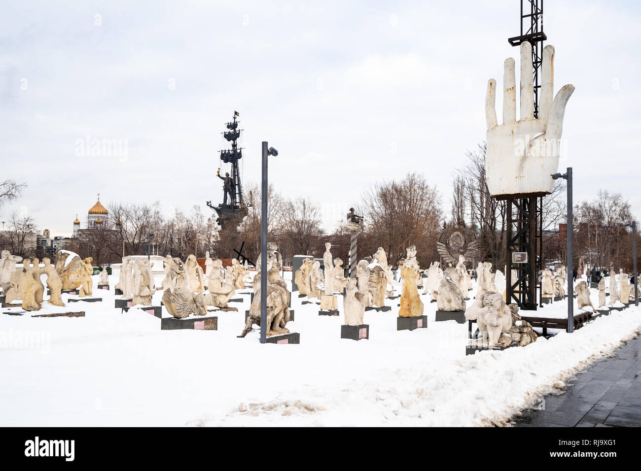 MOSCOW, RUSSIA - JANUARY 18, 2019: old statues in outdoor Muzeon Park ...