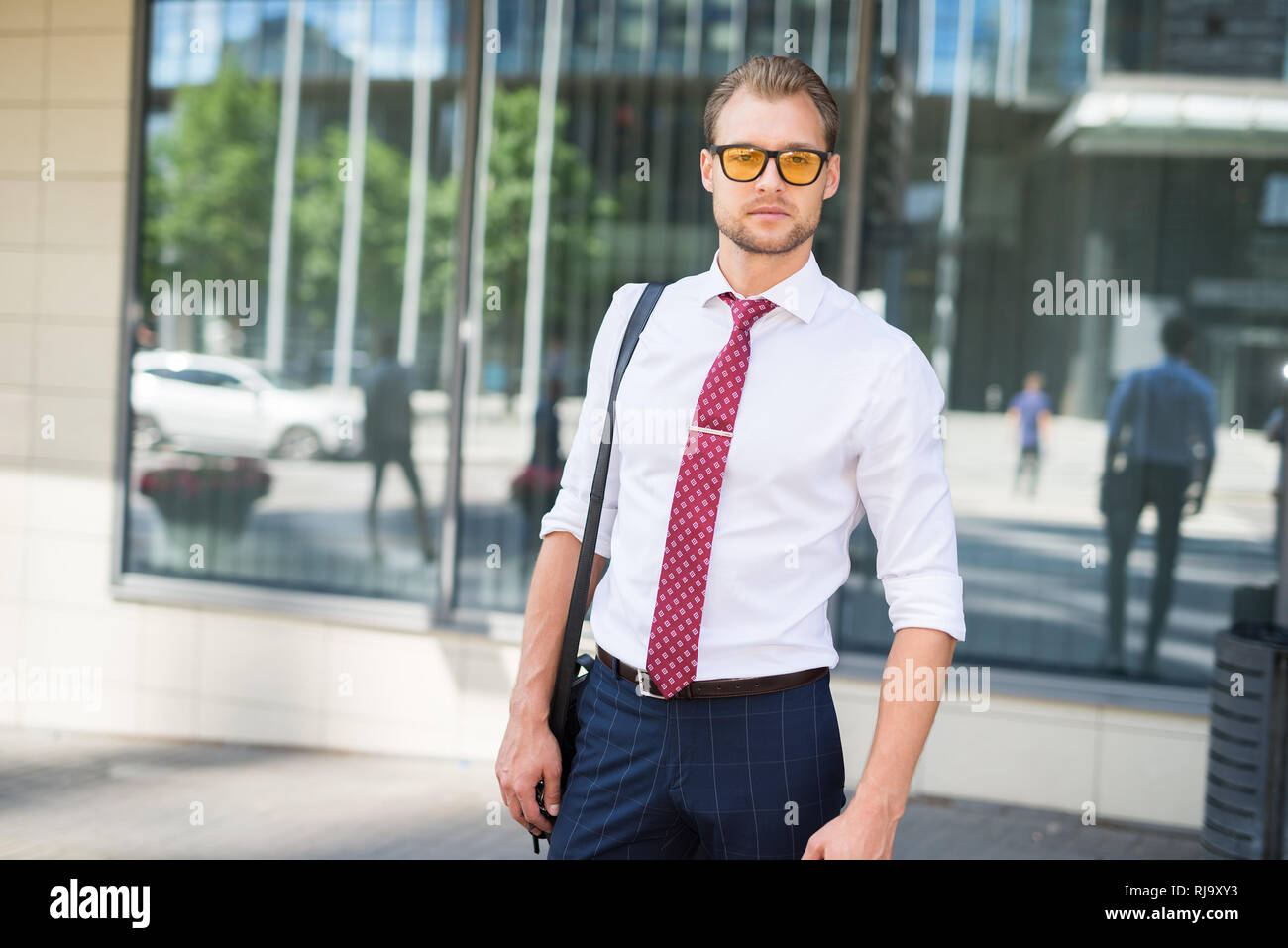 Man commuter hi-res stock photography and images - Alamy