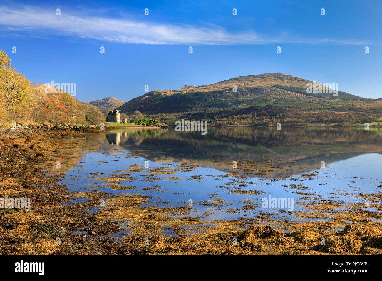 Dunderave Castle on Loch Fyne Stock Photo - Alamy
