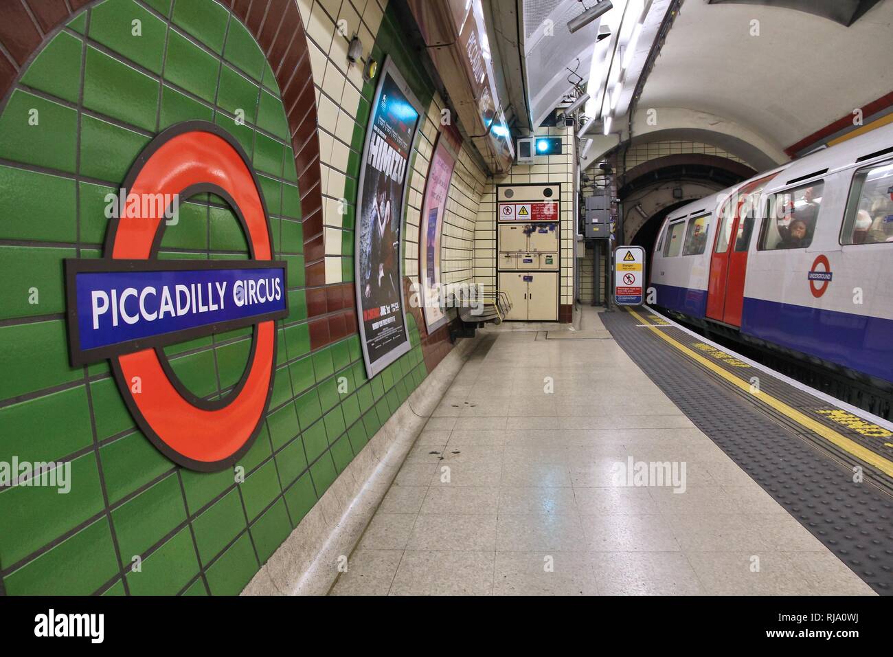 Piccadilly circus underground station hi-res stock photography and images - Alamy