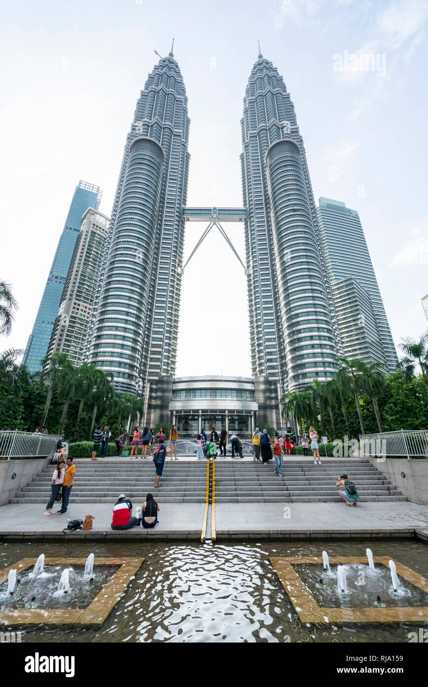 City skyline with petronas twin towers hi-res stock photography and ...
