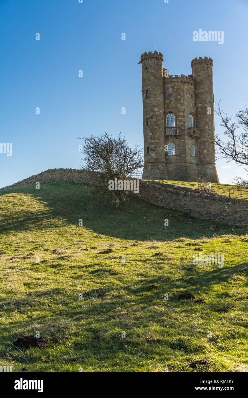 Cotswolds folly landmark hills hi-res stock photography and images - Alamy