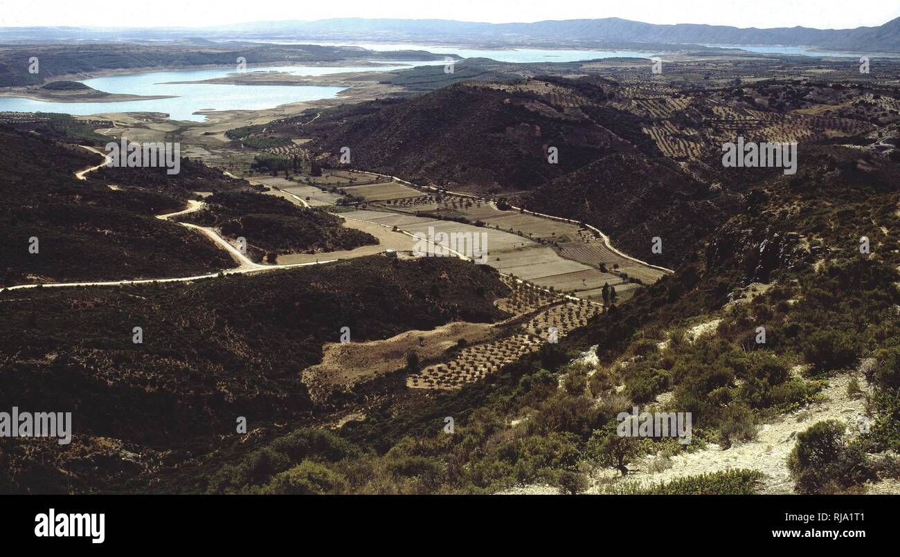 Buendia lake hi-res stock photography and images - Alamy