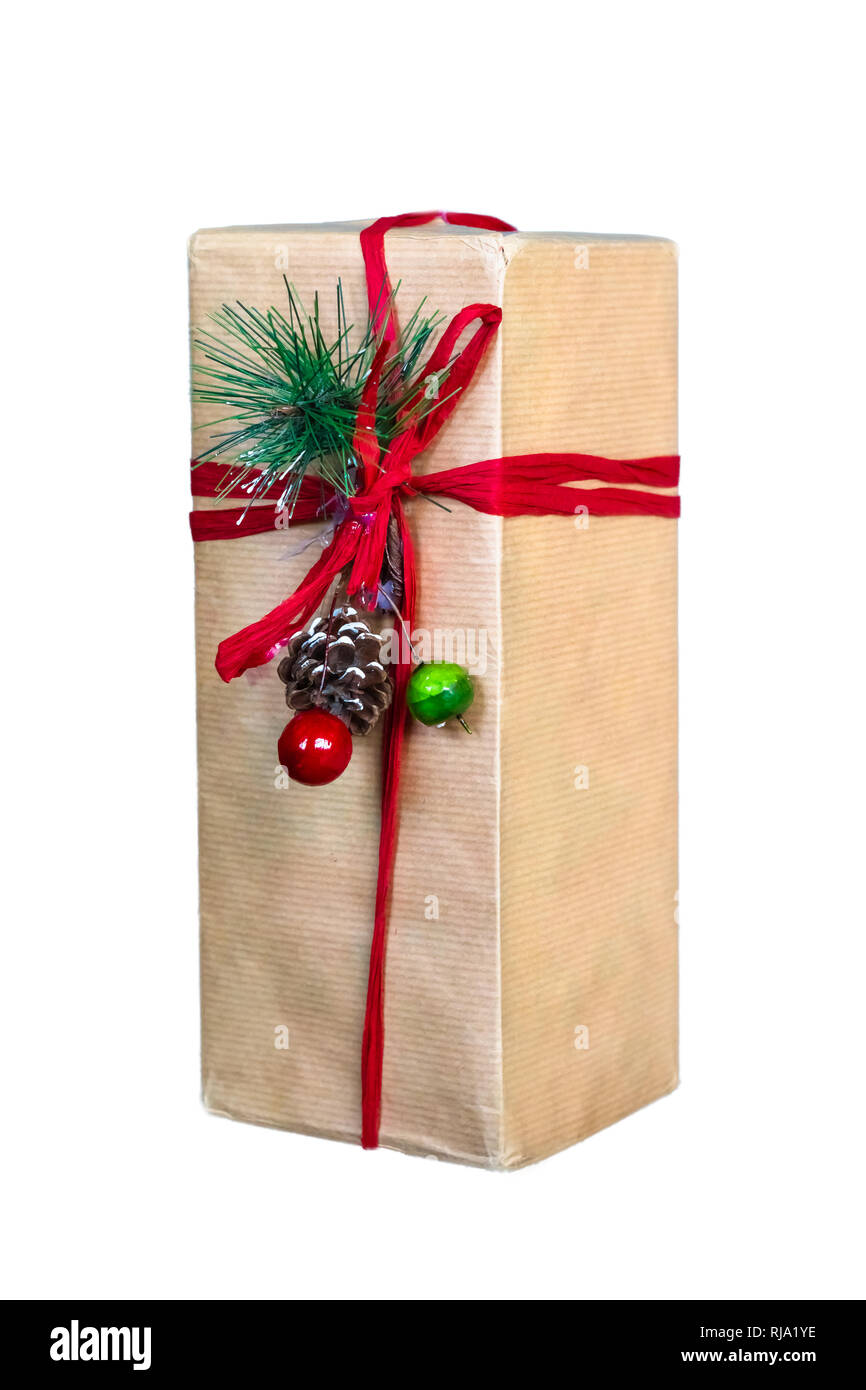 Gift box isolated on white background. Craft paper Stock Photo - Alamy