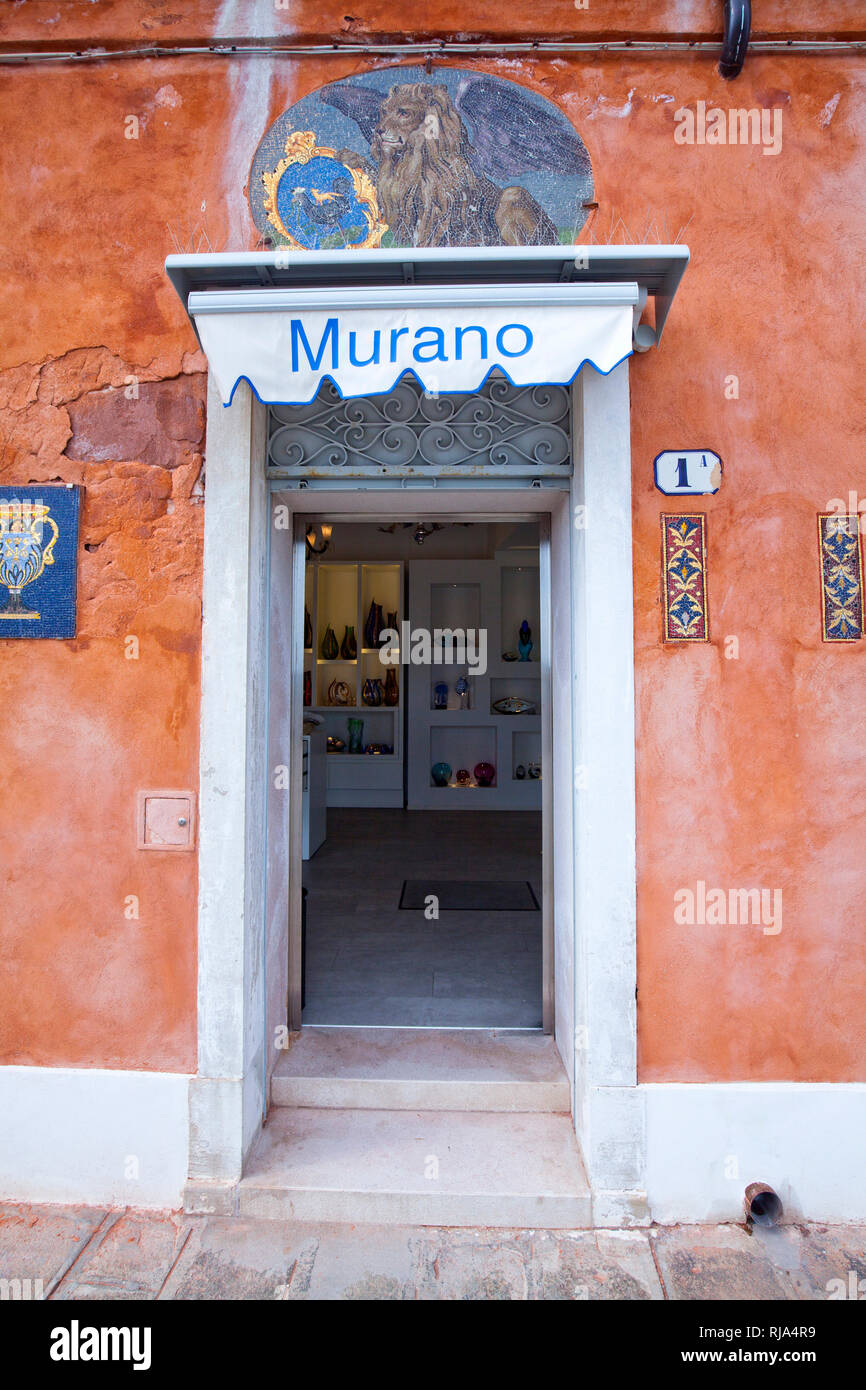 Entrance to a shop hi-res stock photography and images - Alamy