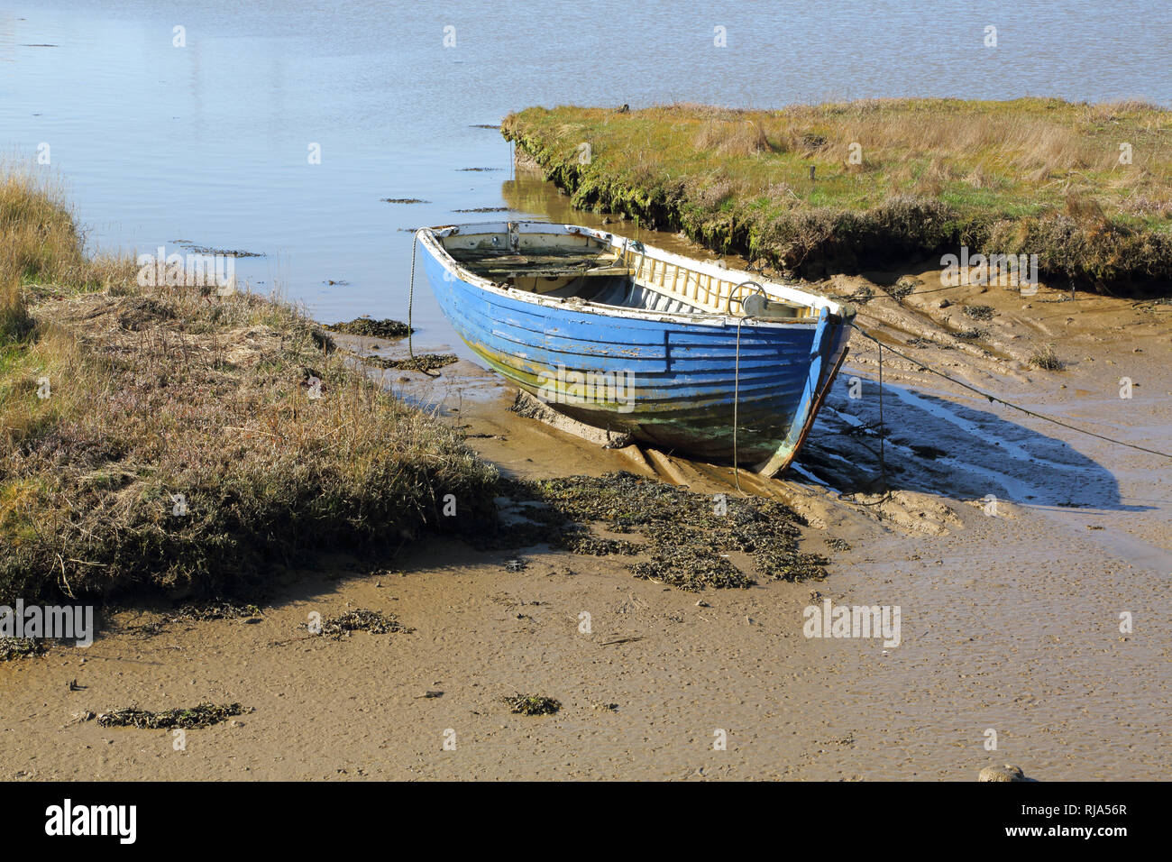 Boat stuck on mud hi-res stock photography and images - Alamy