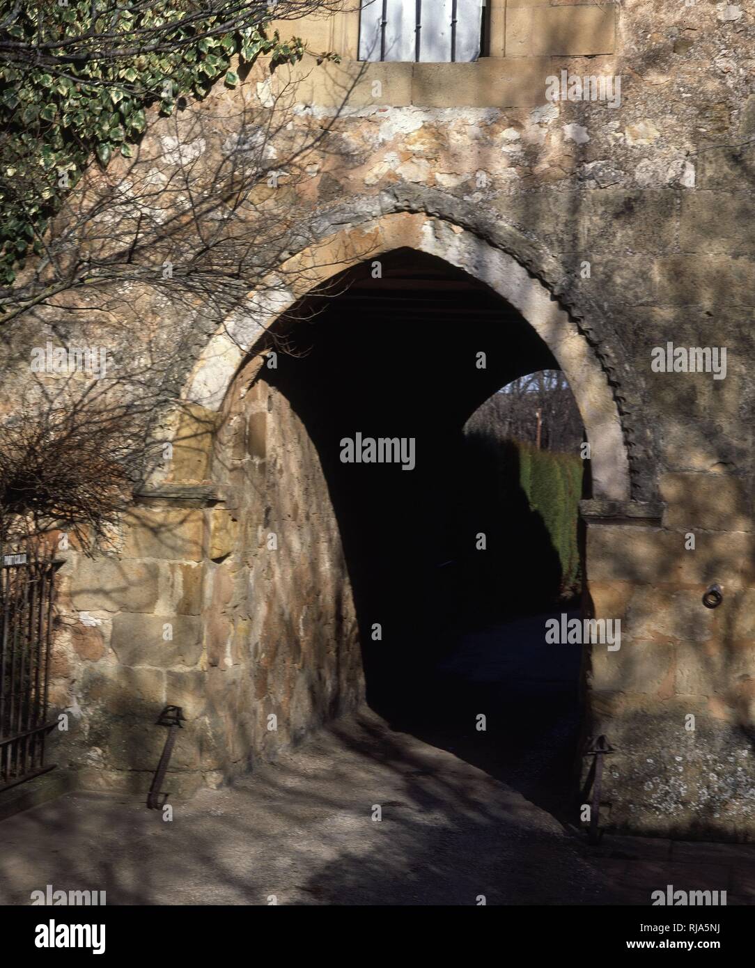 Arco apuntado hi-res stock photography and images - Alamy