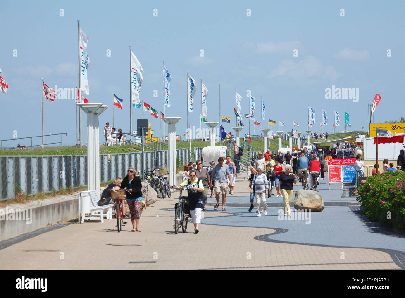 Strandpromenade Cuxhaven-Duhnen, Nordseeheilbad Cuxhaven, Niedersachsen ...