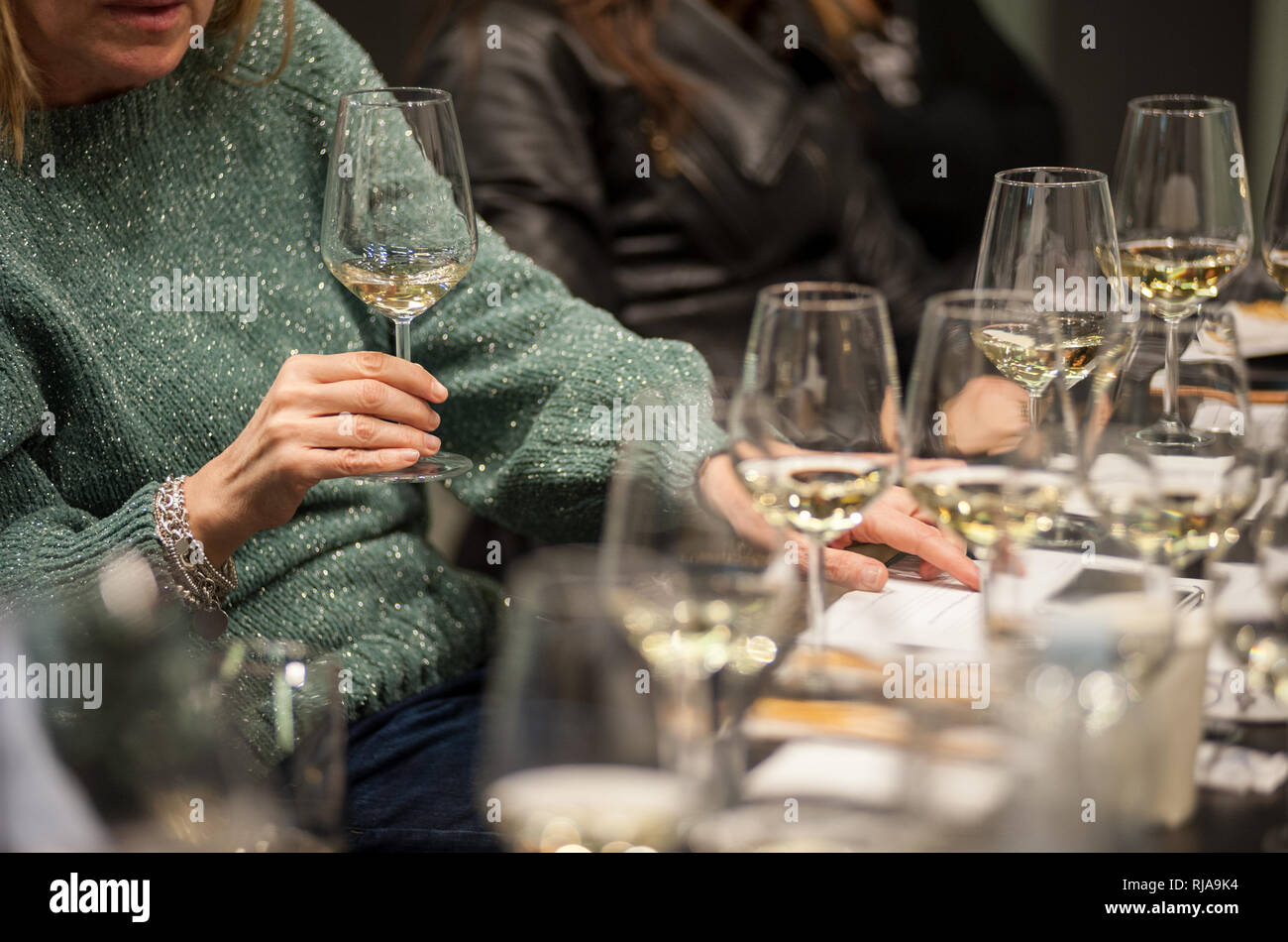 People tasting white wine during a masterclass Stock Photo - Alamy