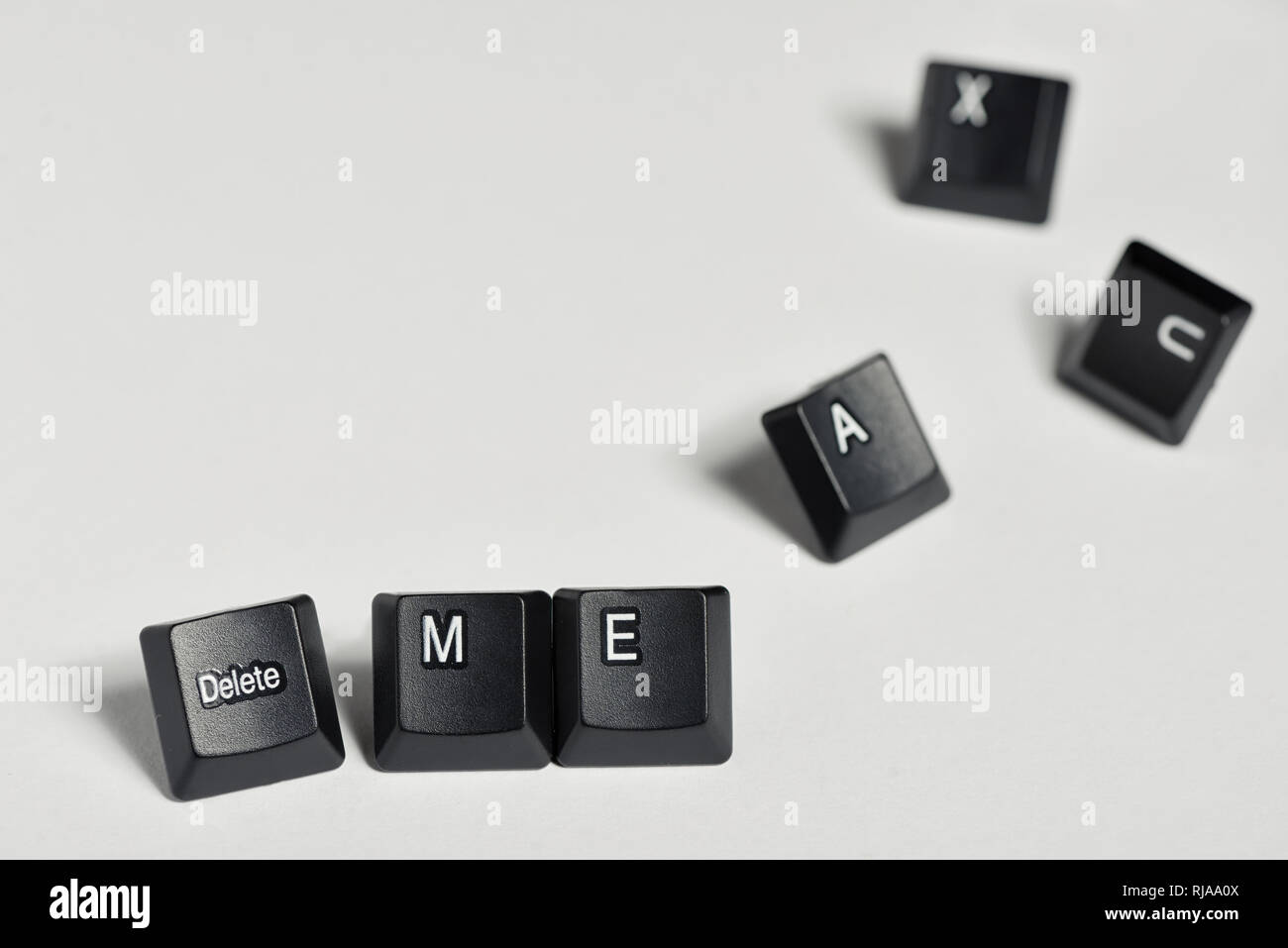 Concept with Keyboard Delete Me Key Stock Photo - Alamy