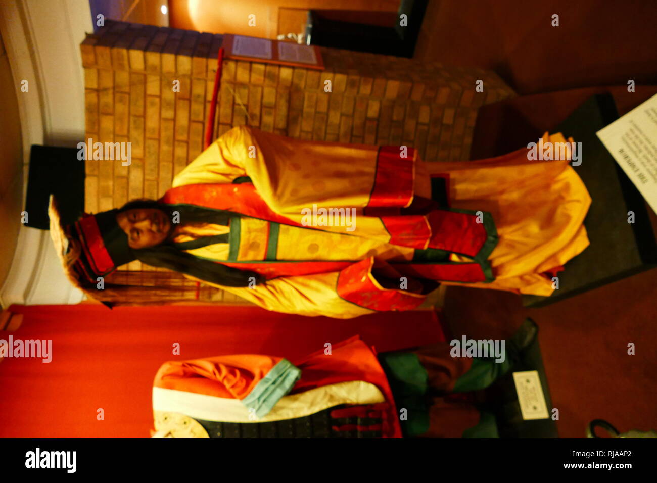 Modern statue of emperor qin shi huang hi-res stock photography and ...