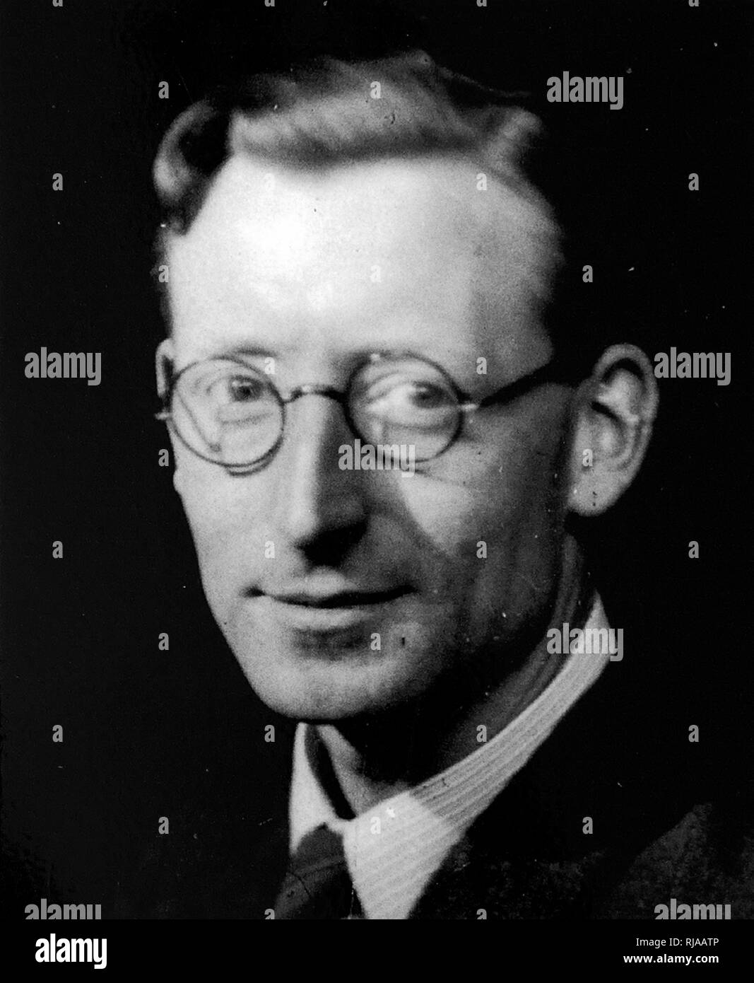 Colossus computer thomas flowers hi-res stock photography and images ...