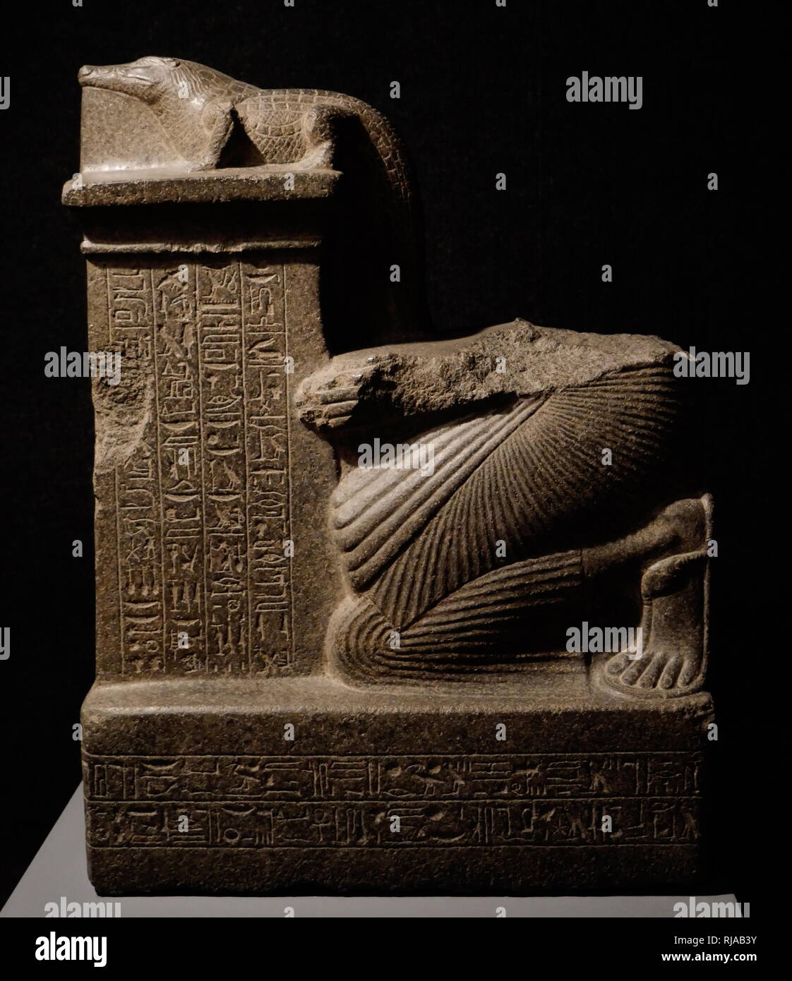 Egyptian crocodile sculpture hi-res stock photography and images - Alamy