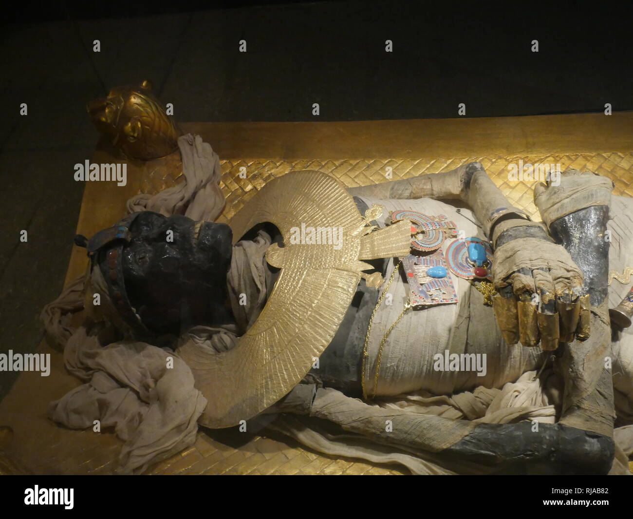 Embalming egypt hi-res stock photography and images - Alamy