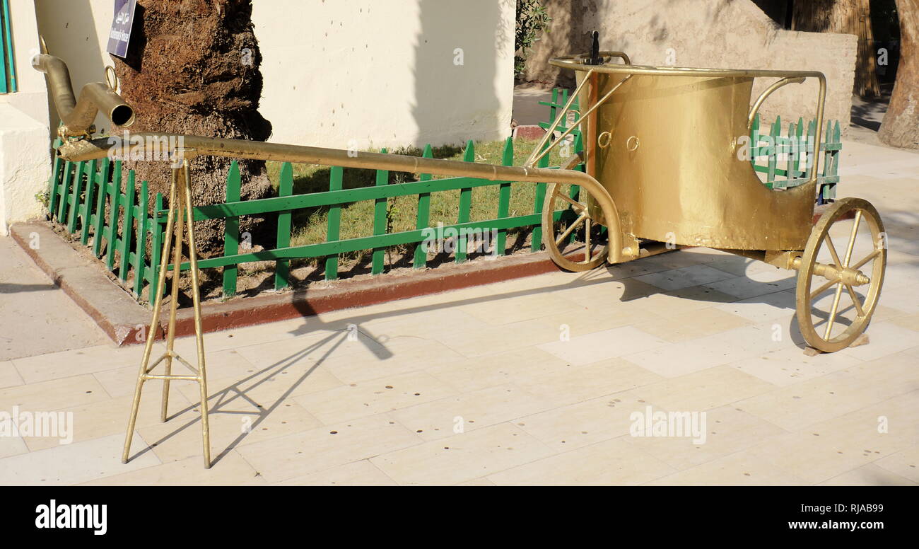 Ancient egyptian chariot hi-res stock photography and images - Alamy