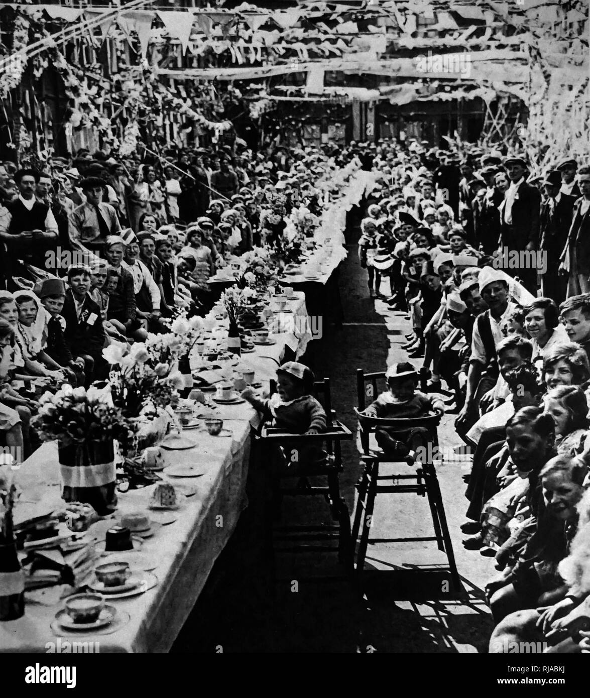 Street party in Battersea, London to celebrate the Silver Jubilee of ...