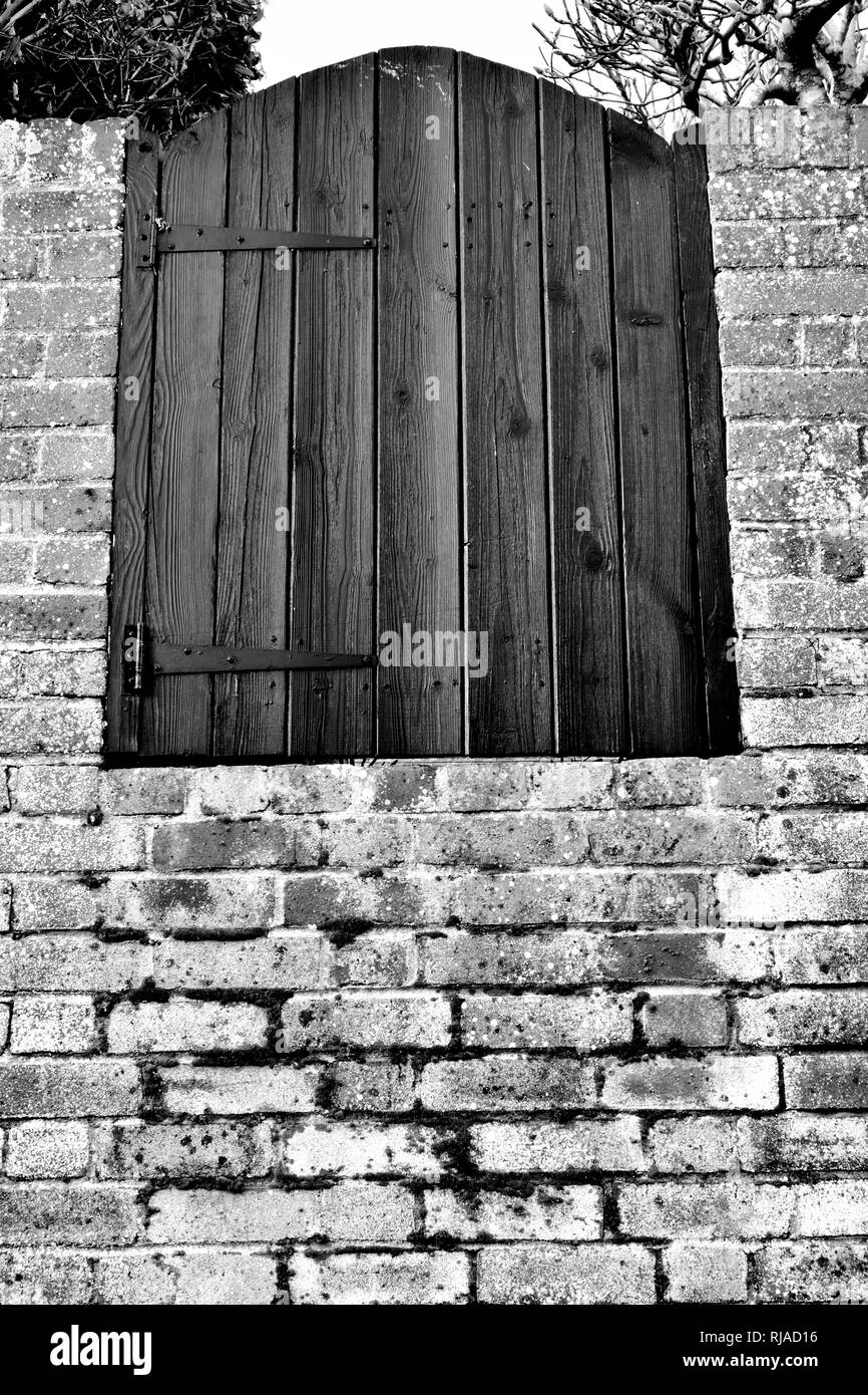 Wooden Gate In a Brick Wall Stock Photo - Alamy