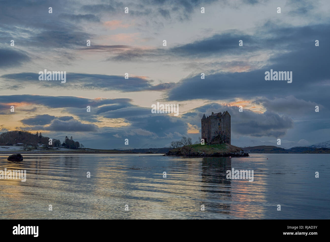 Scottish castles winter snow hi-res stock photography and images - Alamy