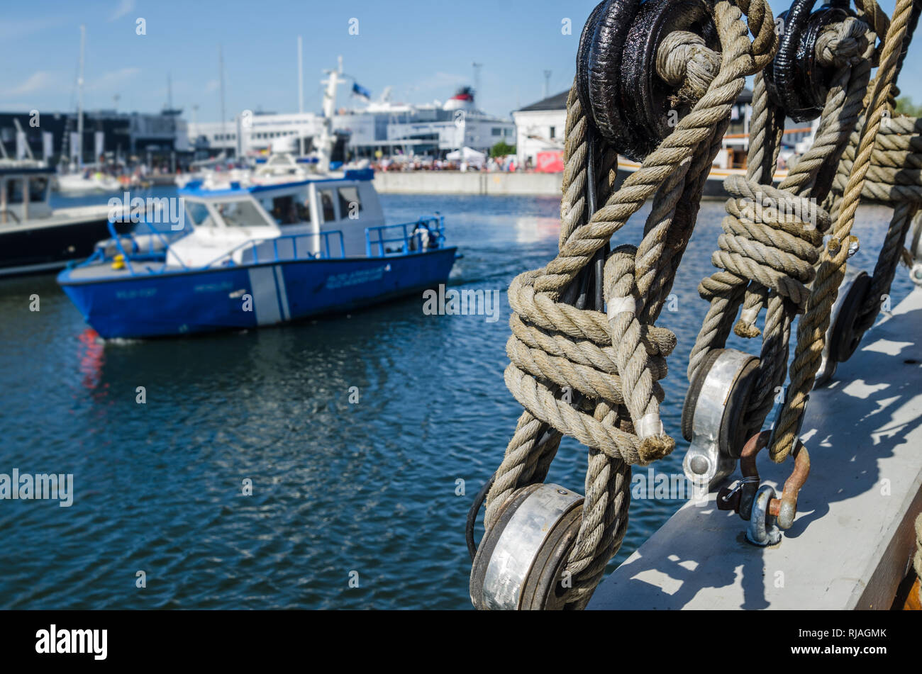 Block rigging on ship hi-res stock photography and images - Alamy