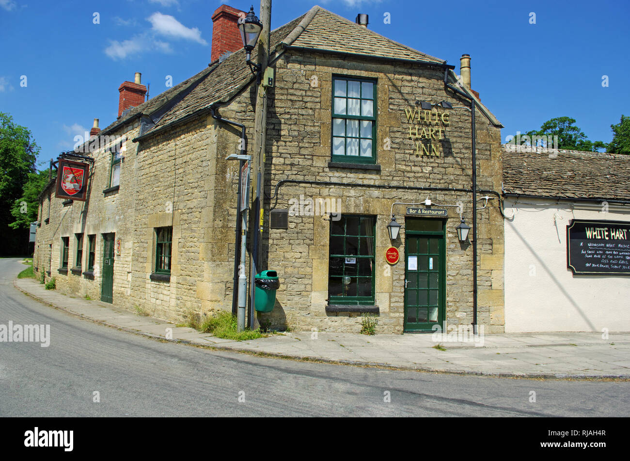 White hart historic pub hi-res stock photography and images - Alamy