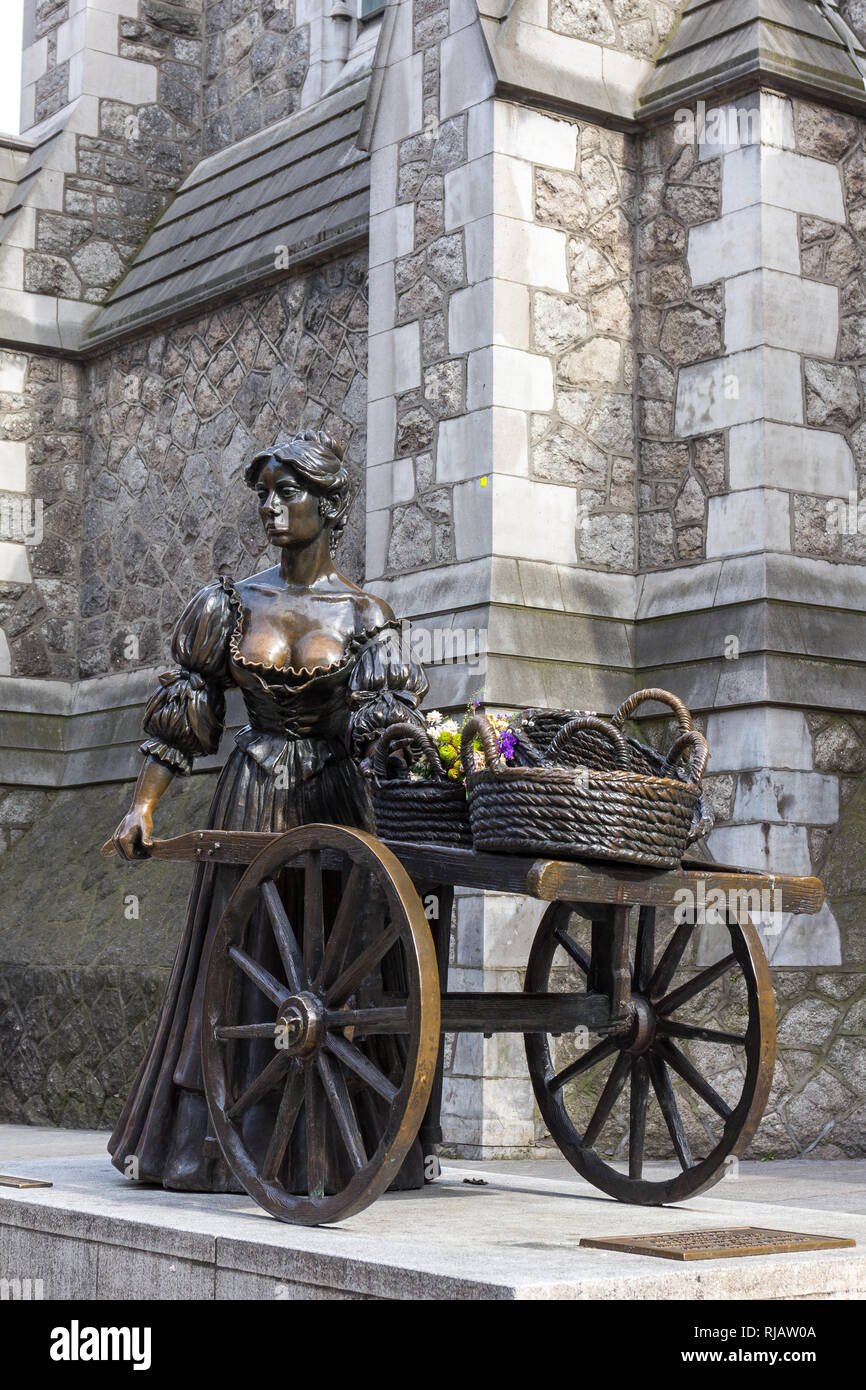 Molly Malone in Dublin, Ireland Stock Photo - Alamy