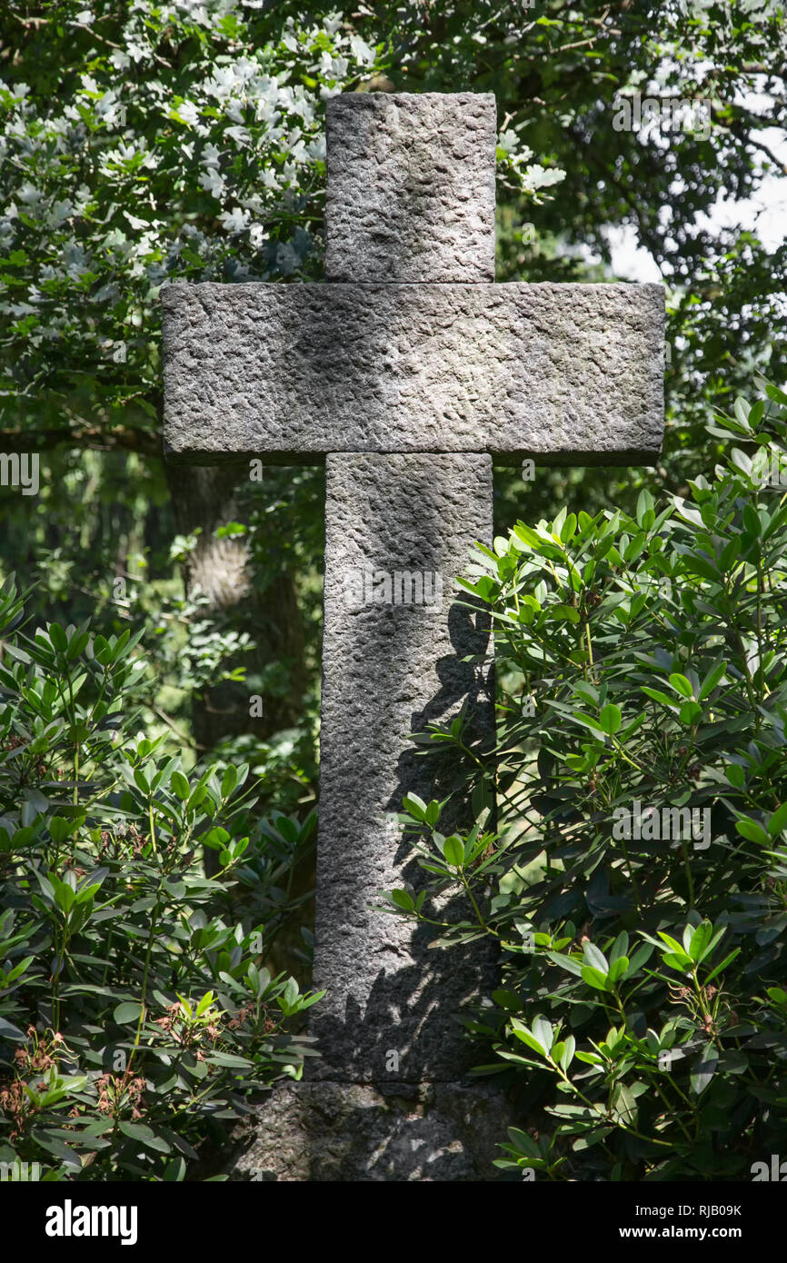 Large cross in cemetery hi-res stock photography and images - Alamy