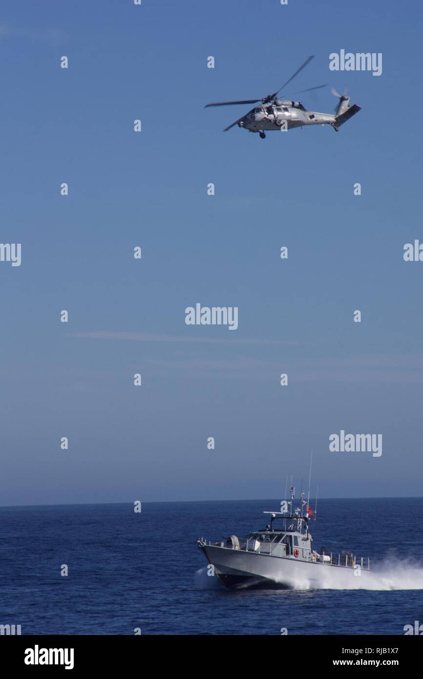 PACIFIC OCEAN (Nov. 4 2016) A Guardian Fast Patrol Craft (CAW 1 ...