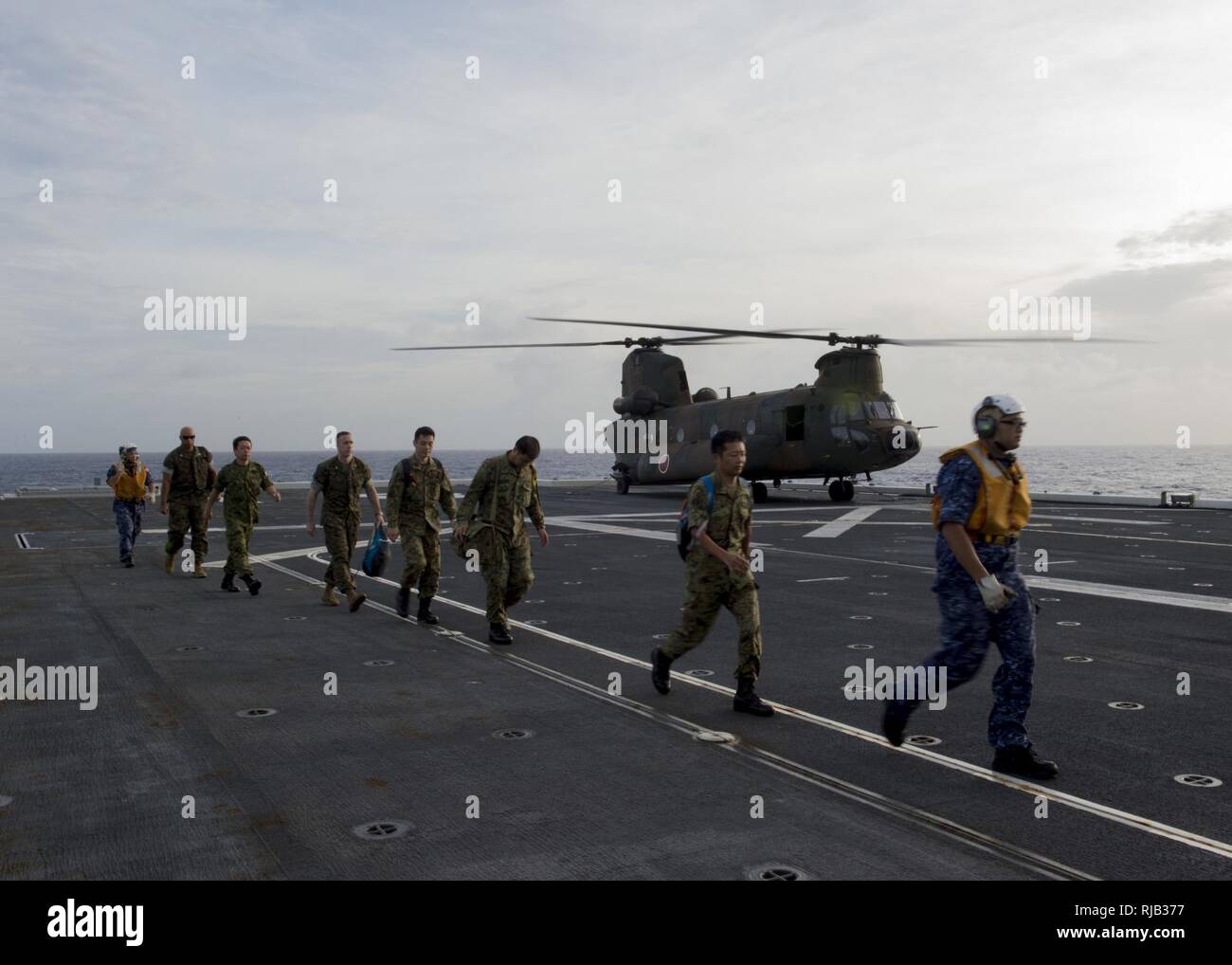 PACIFIC OCEAN (Nov. 7, 2016) U.S. and Japanese military personnel ...