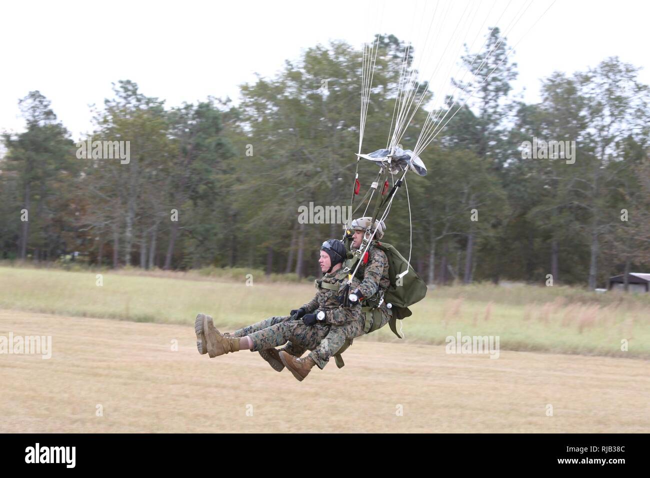 Military tandem skydive hi-res stock photography and images - Alamy